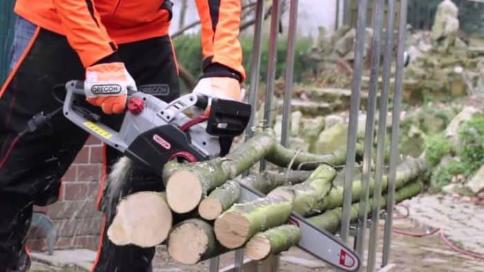 Comment bien utiliser une troçonneuse ? – Mission Locale